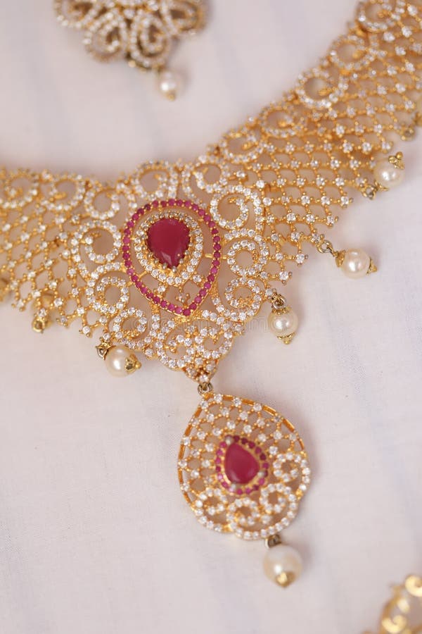 Close Up of Diamond Chain Isolated Stock Photo - Image of bead ...