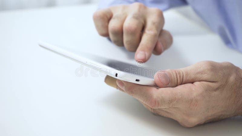 Close-up of an Elderly Man S Old Hands Using a Computer Tablet Stock ...
