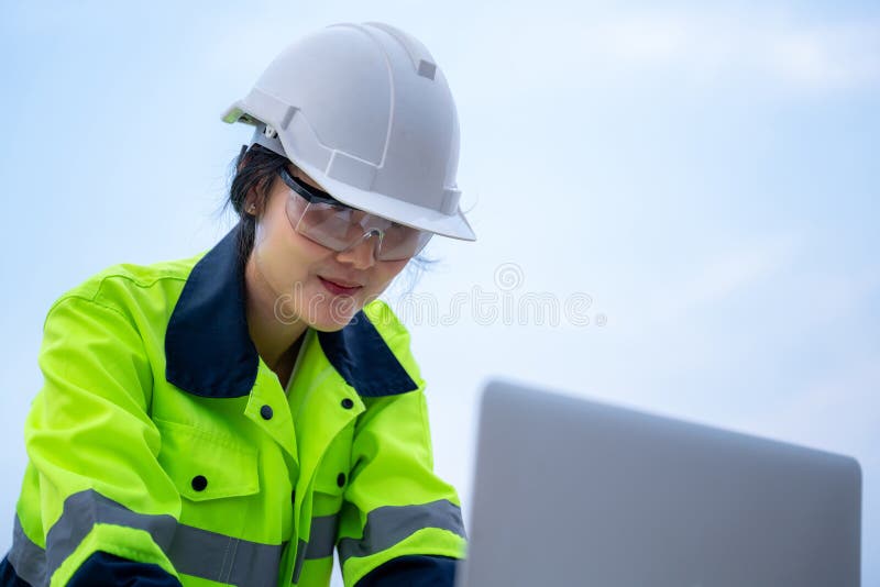 Close-up Face of a Surveying Female Electrical Engineer Wearing Glasses ...