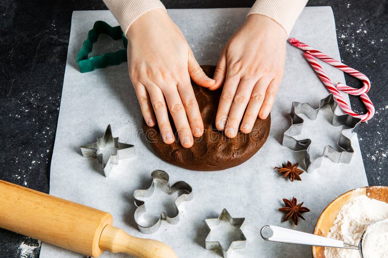 Close Up of Hands Spreading Gingerbread Dough Stock Photo - Image of gingerbread, dessert: 289844966