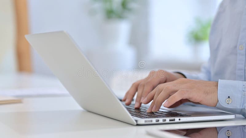 Close Up of Hands Typing on Laptop Stock Photo - Image of surfing, afro ...