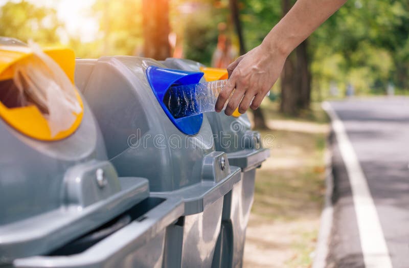 9+ Dustbin hand Free Stock Photos - StockFreeImages