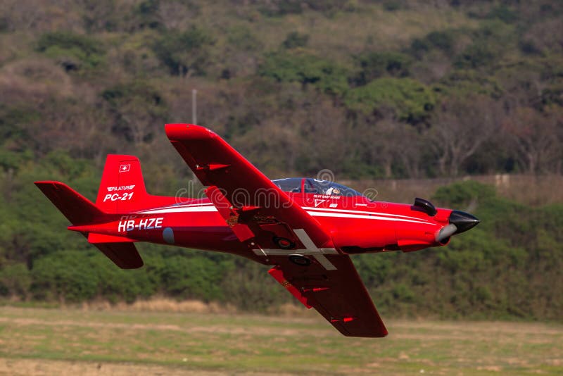 Close-up Modelo De Remote Plane Flying Imagem de Stock Editorial ...