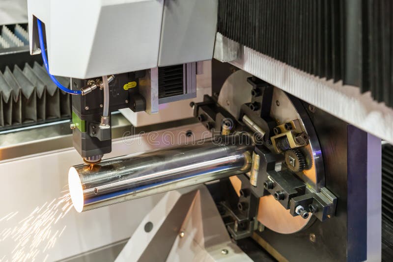 Close Up Nozzle & Pipe Setting by Clamp with Automatic Feed and Rotate ...