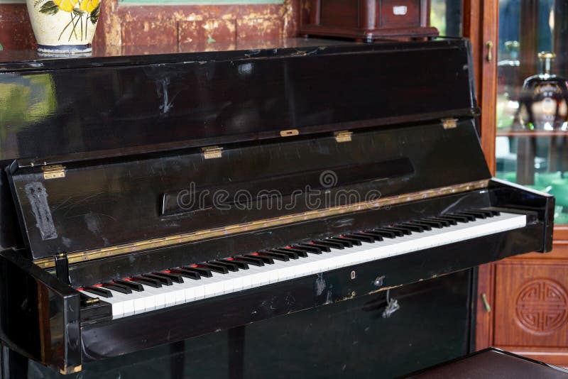 Close-up of an Old Broken Piano Editorial Photo - Image of daytime ...