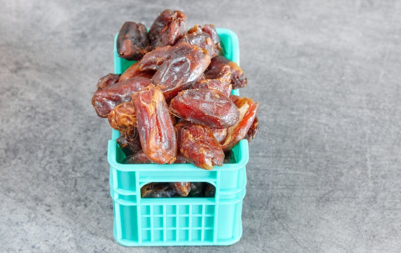 Close Up Picture of Dried Organic Seedless Dates in Miniature Container ...