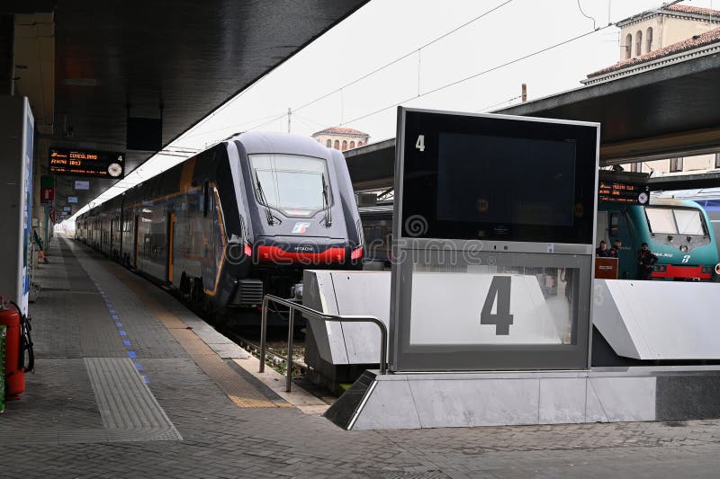 Trains at the Platform in Venice Station Editorial Stock Photo - Image ...