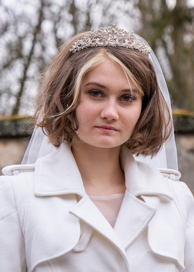 Close Up Portrait of a Young Gorgeous Bride Stock Image - Image of cute ...