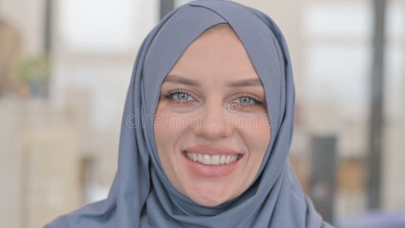 Close Up of Smiling Arab Woman Face Stock Photo - Image of female, entrepreneur: 395760644