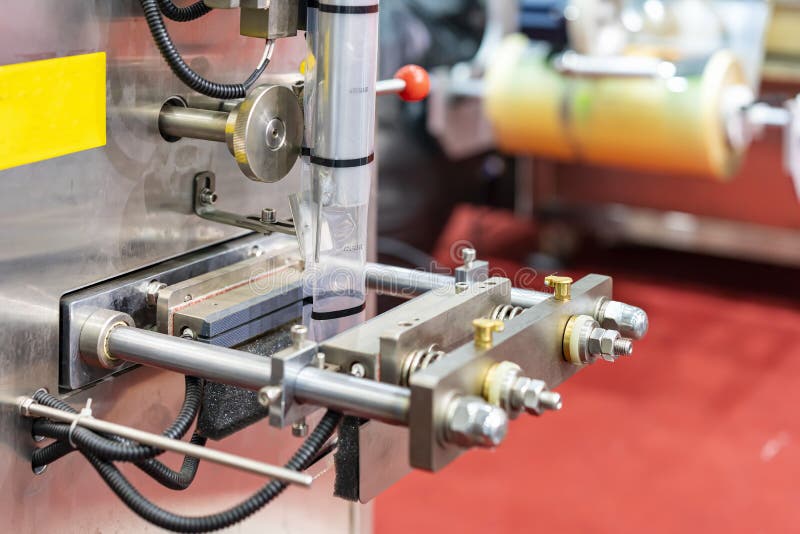 Close Up Transparent Envelope Plastic Pouch Bag and Horizontal Heating ...