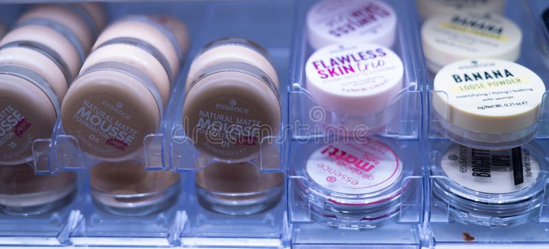 Natural Matte Foundation Display Frankfurt Stock Photos - Free ...