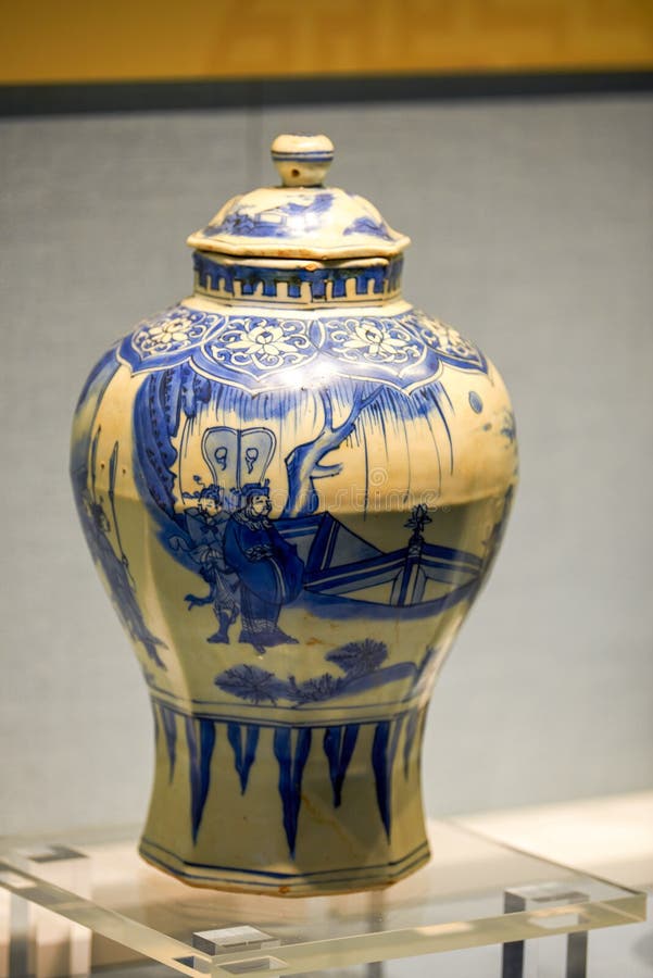 Close-up of Vintage Luxury Chinese Ceramic Vase Editorial Photo - Image ...