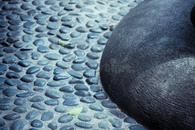 Close Up of Zen-like Boulder Stock Image - Image of peel, green: 11200159