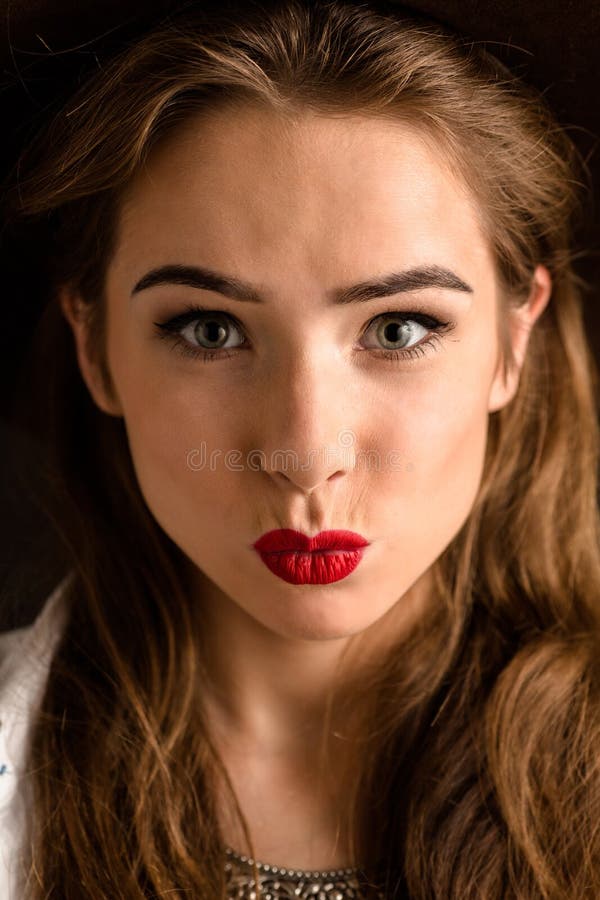 Close-upportret Van Dame Met Rode Lippen Stock Afbeelding - Image of ...