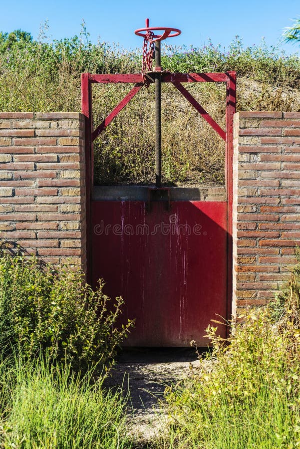 515 Water Dam Gate Irrigation Canal Stock Photos - Free & Royalty-Free ...