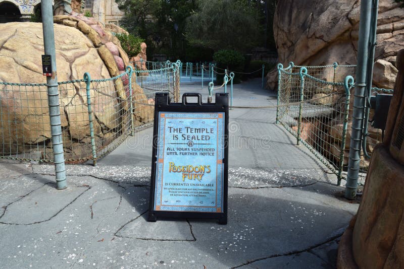 270 Ride Closed Sign Photos - Free & Royalty-Free Stock Photos from ...