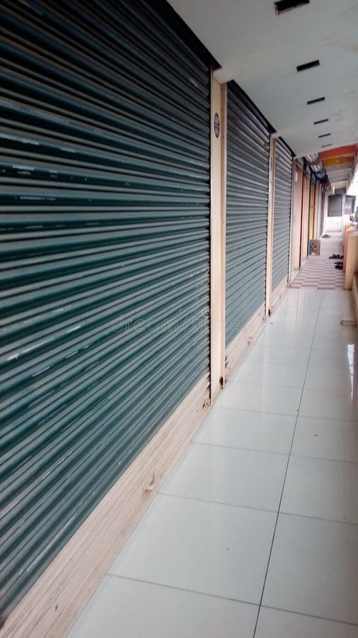 Closed sunday traffic sign stock photo. Image of memo - 210471846