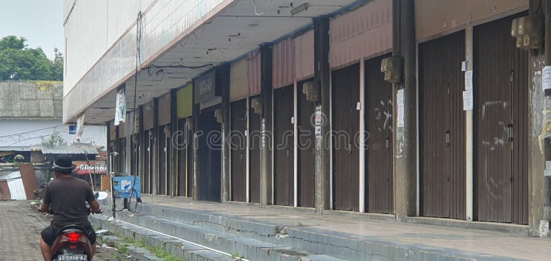 Closed stores editorial photo. Image of closed, plaza - 269036146