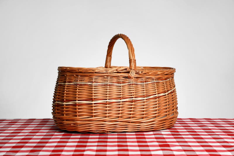 Closed Wicker Picnic Basket On Checkered Tablecloth Stock Image - Image ...