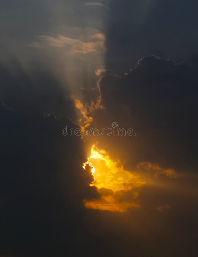 Cloud covers sun stock photo. Image of dawn, horizon - 193365282