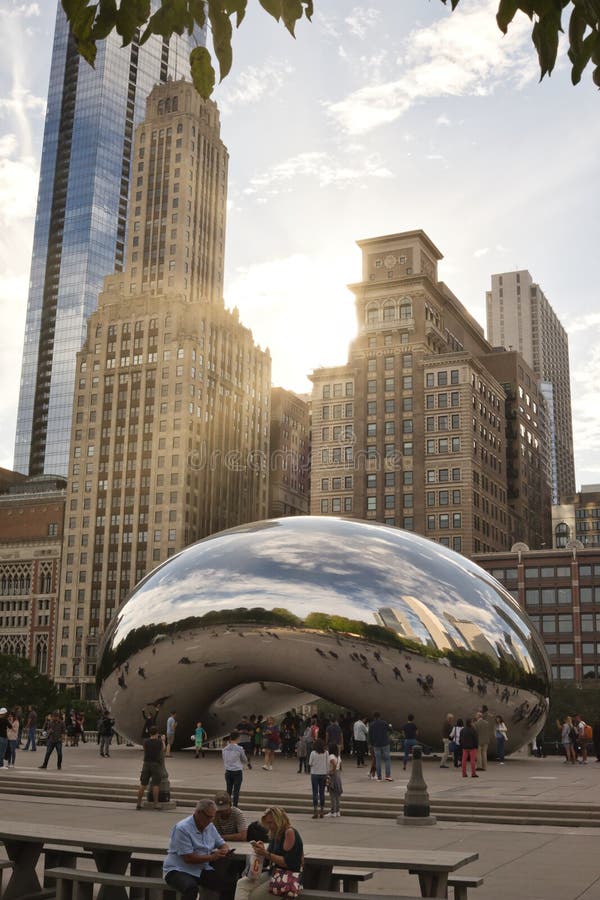 Cloud Gate Aka the Bean at Chicago Millennium Park Editorial Photo ...
