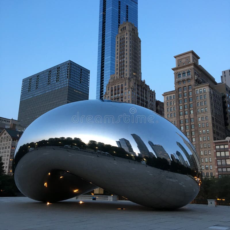 Cloud Gate Reflecting the Sunrise in Chicago Editorial Stock Photo ...