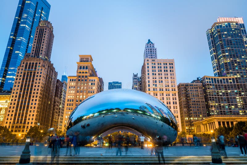 Cloud Gate Sculpture in Millenium Park Editorial Stock Image - Image of ...