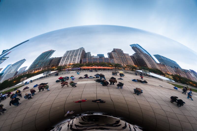 Cloud Gate Sculpture in Millenium Park Editorial Stock Image - Image of ...