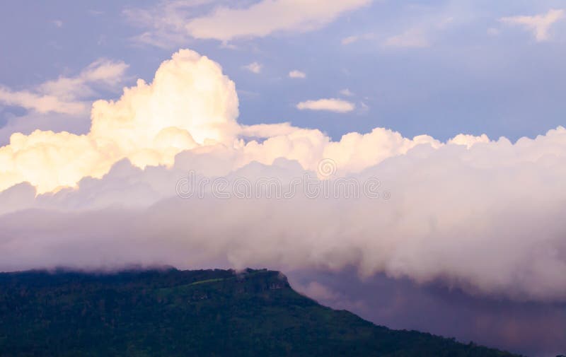 Clouds cover the mountain stock image. Image of green - 33465347