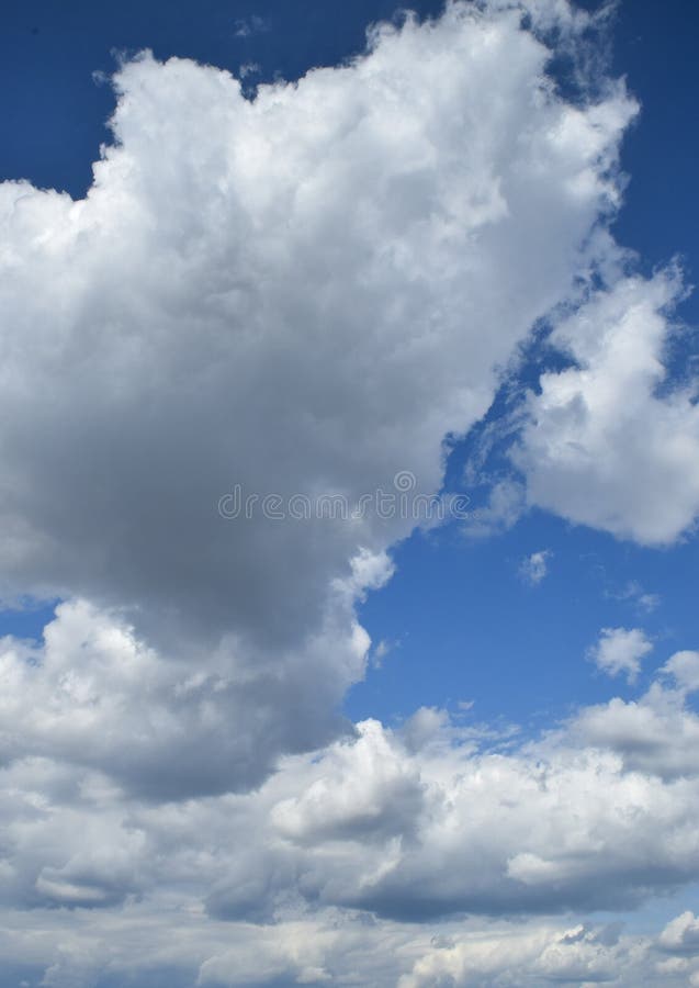 Cloudscape Background. Fluffy Cloud in the Sky Background Stock Image ...