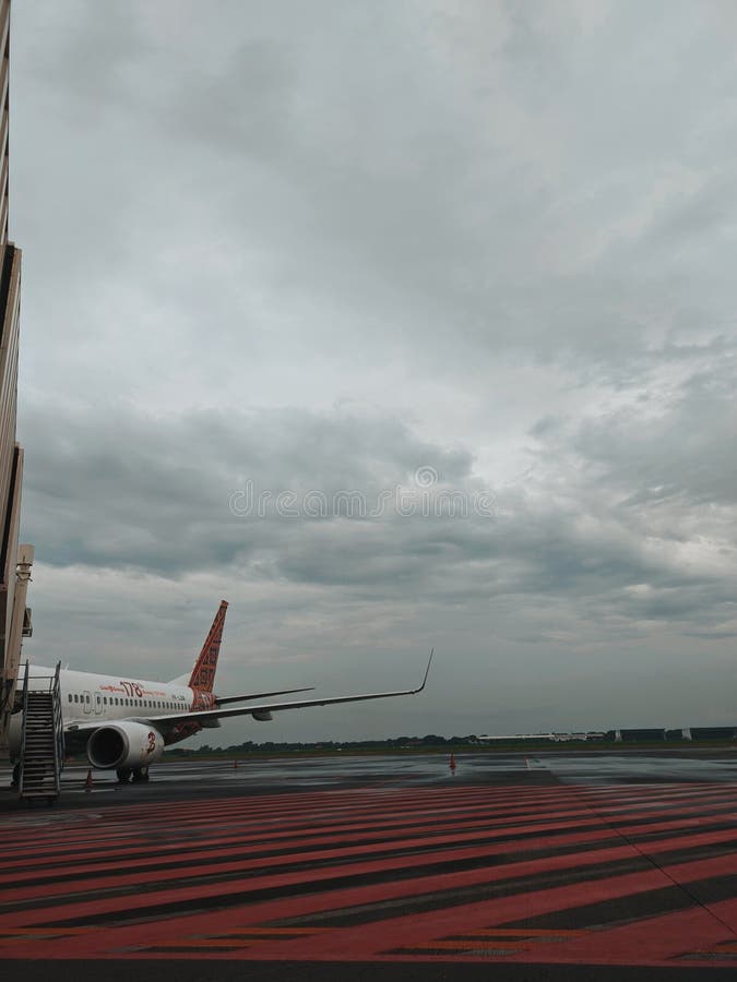 Cloudy airport editorial stock image. Image of cloudy - 222025329