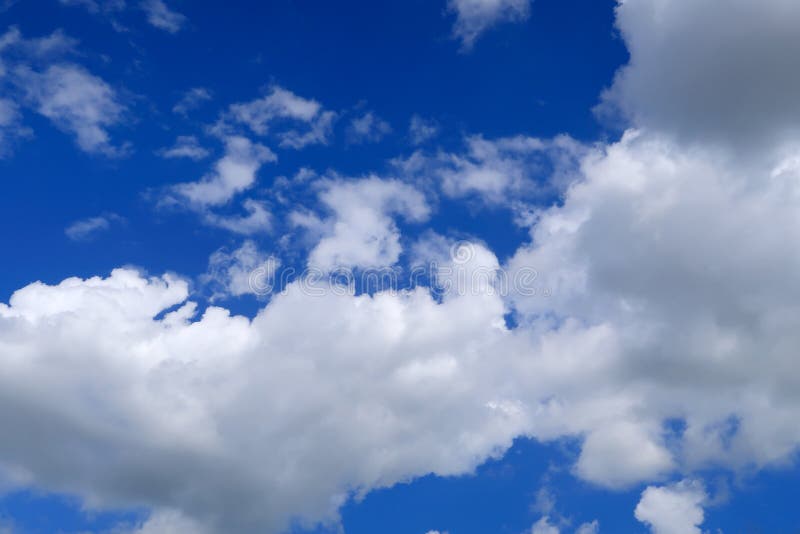 Cloudy and Blue Sky Overhead Stock Image - Image of overhead, strands ...