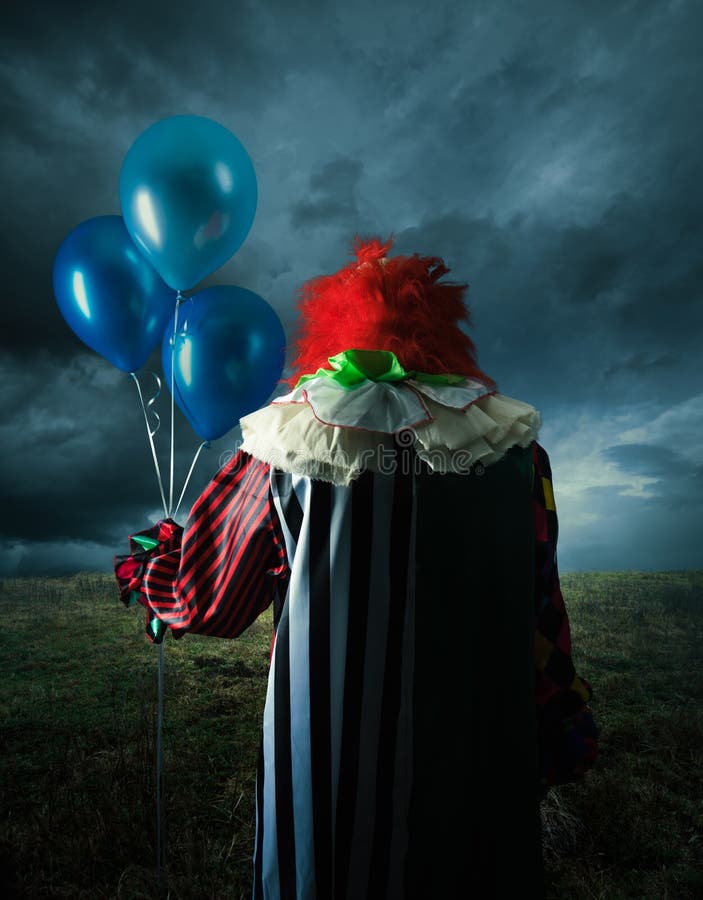 Tueur Effrayant De Clown Sur Un Fond Noir. Horreur. Concept De ...