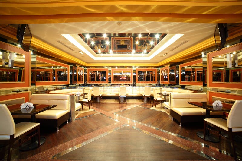 Clube Noturno Moderno No Estilo Europeu Foto de Stock - Imagem de ...