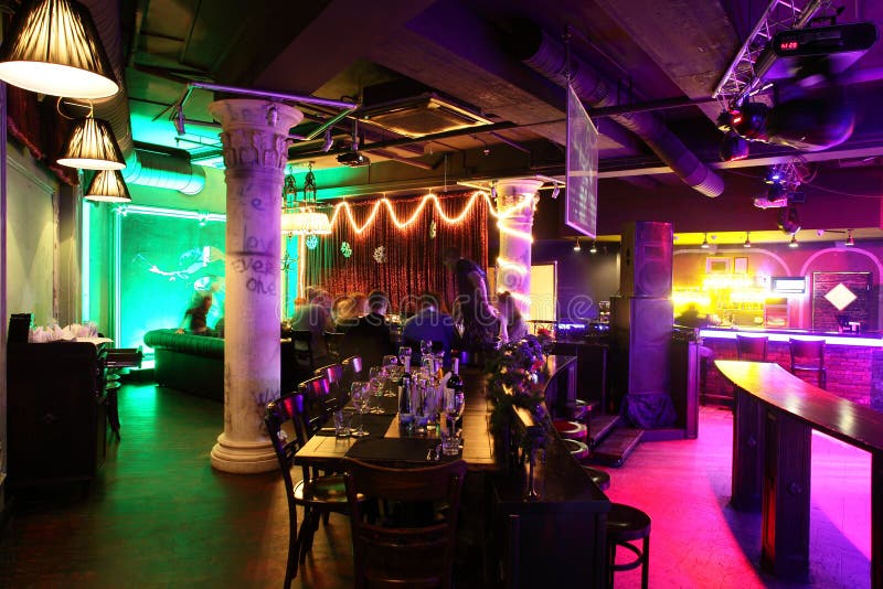 Clube Noturno Moderno No Estilo Europeu Foto de Stock - Imagem de ...