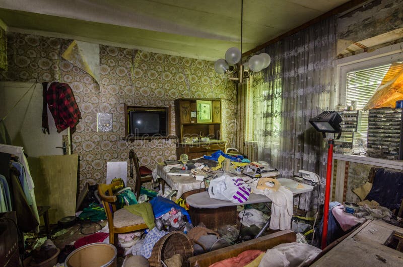 1,165 Clutter Living Room Stock Photos - Free & Royalty-Free Stock ...