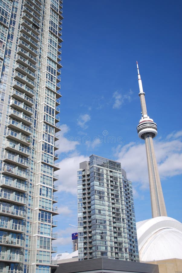 CN Tower from the highway editorial stock photo. Image of modern - 17997023