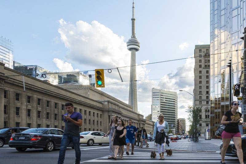 CNN-Turm in Toronto redaktionelles stockfotografie. Bild von ...