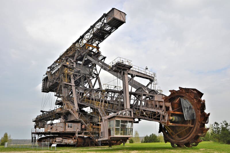 Coal digger in action stock photo. Image of earth, bucket - 2711860