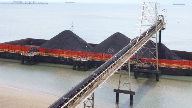 590 Coal Barge Loading Stock Photos - Free & Royalty-Free Stock Photos ...