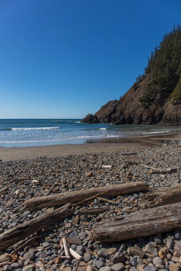 Coast of Oregon stock photo. Image of enjoy, stone, coast - 186418206