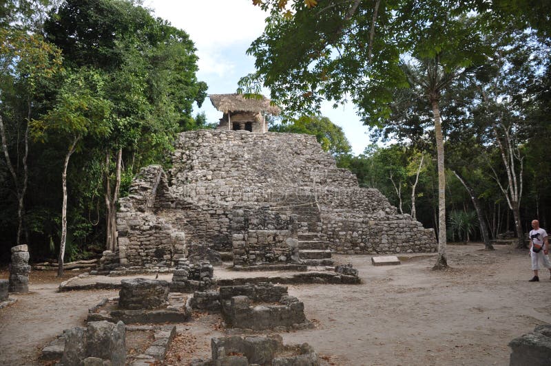Coba Mayan temple editorial stock photo. Image of aztec - 18218998