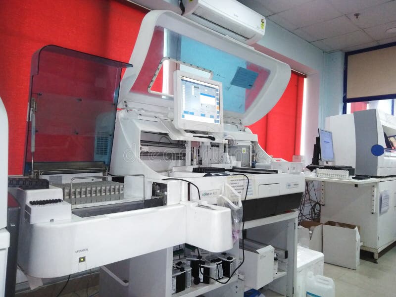 Cobas e411 editorial photography. Image of e411, machine - 269305112