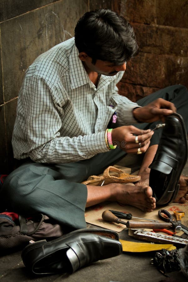 Cobbler of the Gateway To India, Mumbai, India Editorial Photography ...