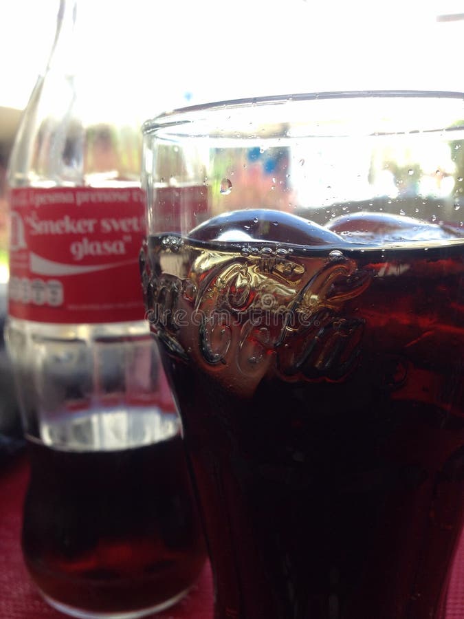 Coca Cola redaktionelles stockfotografie. Bild von koka - 43829017