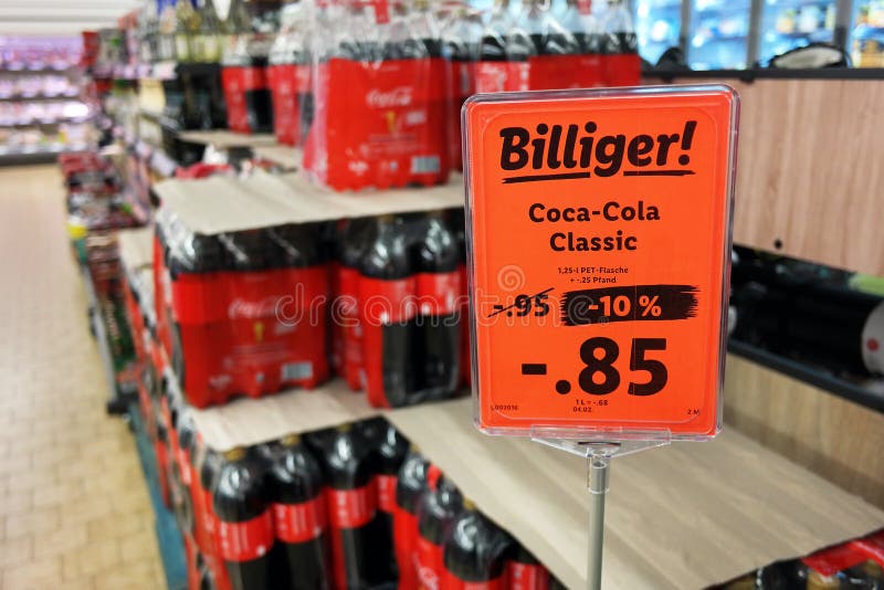 Coca - colaliv redaktionell arkivfoto. Bild av konserverad - 55173133
