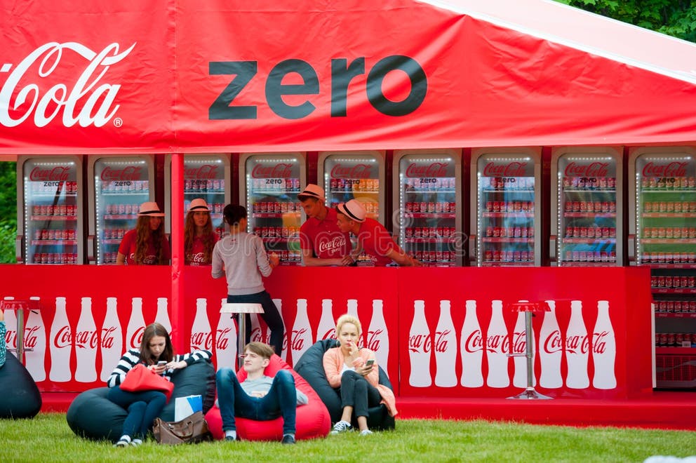 Coca-Cola Zero redaktionell fotografering för bildbyråer. Bild av affär ...