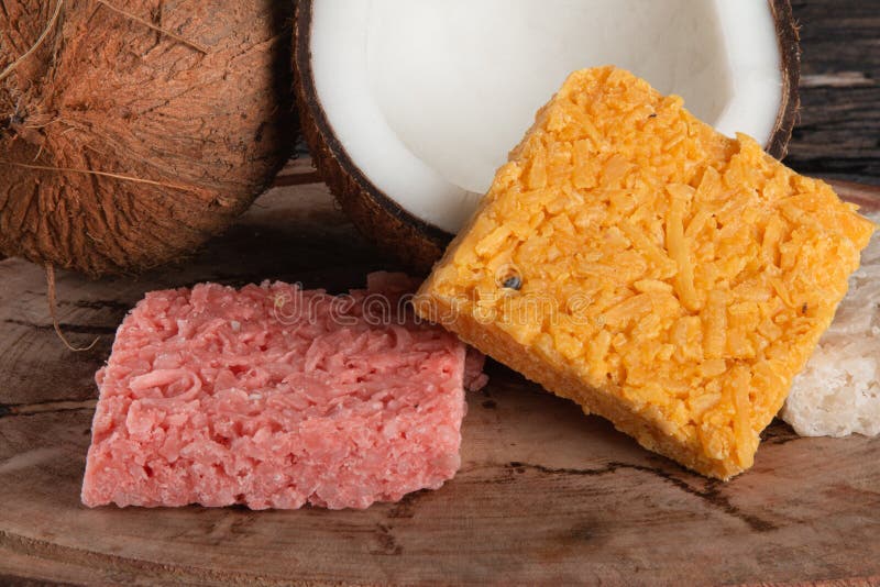 Cocada Coco Doce Brasileiro Em Madeira Russa Imagem de Stock - Imagem ...