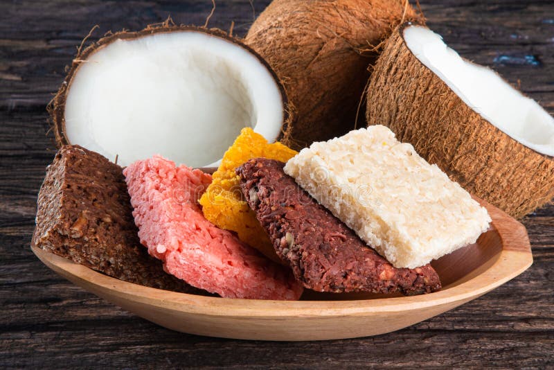 Cocada Coco Doce Brasileiro Em Madeira Russa Imagem de Stock - Imagem ...
