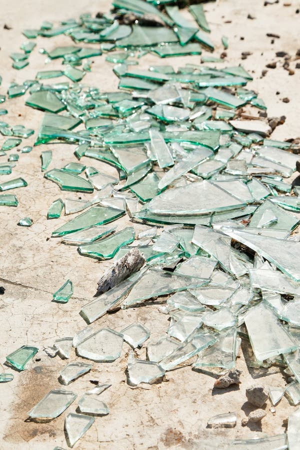 immagini di riserva di Cocci Rotti Di Vetro - la sovranità di download ...